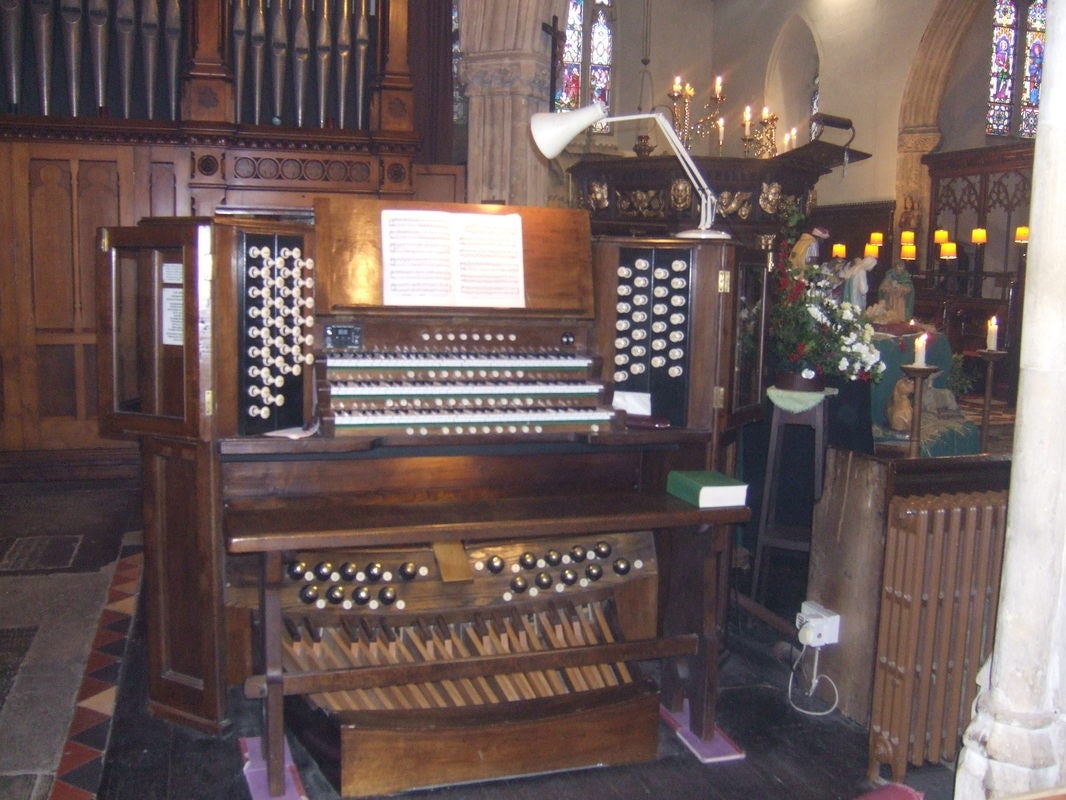 Father Willis organ console